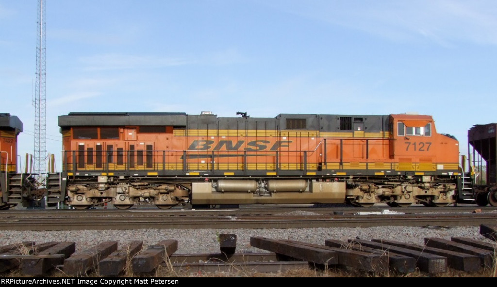 BNSF 7127